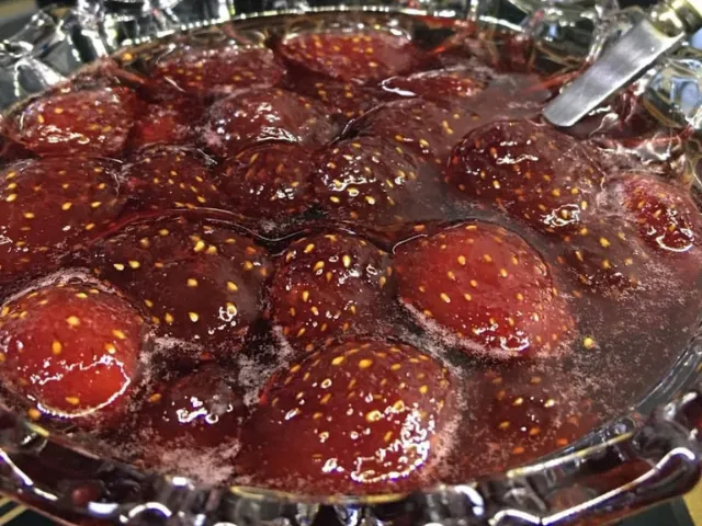 მარწყვის ტორტი უგემრიელესი კრემით - Gemrielia.ge