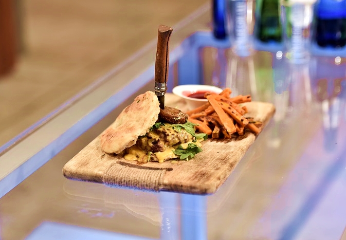 დიმუ მენაბდის კერძი - ქართული ბურგერი - Gemrielia.ge