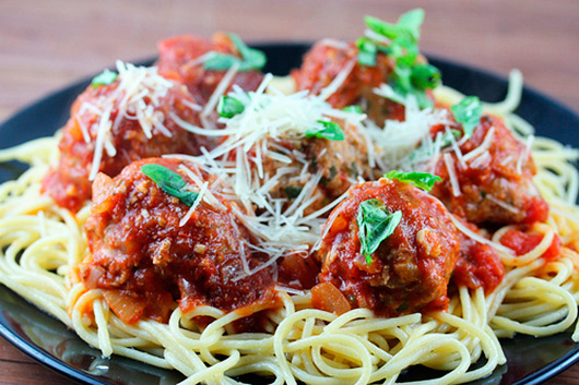 შემწვარი გუფთები ბოსტნეულის გარნირით - Gemrielia.ge