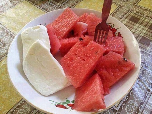 საზამთრო ყველთან ერთად - და კიდევ 10 შეუსაბამო წყვილი, რომლებზეც ...