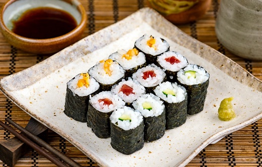 თუ გიყვართ სუში, შეწყვიტეთ რასაც არ უნდა აკეთებდეთ და წაიკითხეთ ეს ...