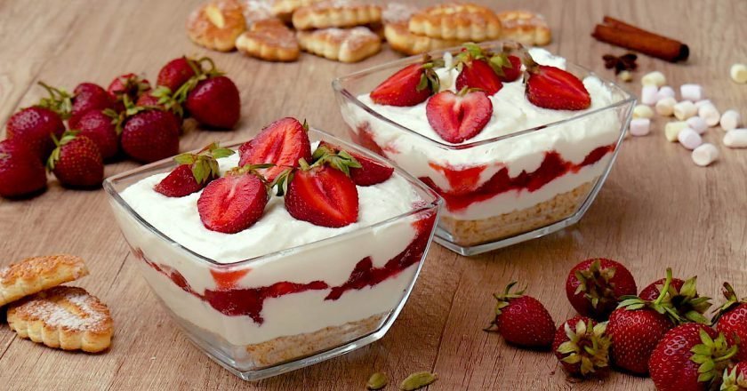 მარწყვის დახვეწილი დესერტი, რომელიც 15 წუთში მზადდება - Gemrielia.ge