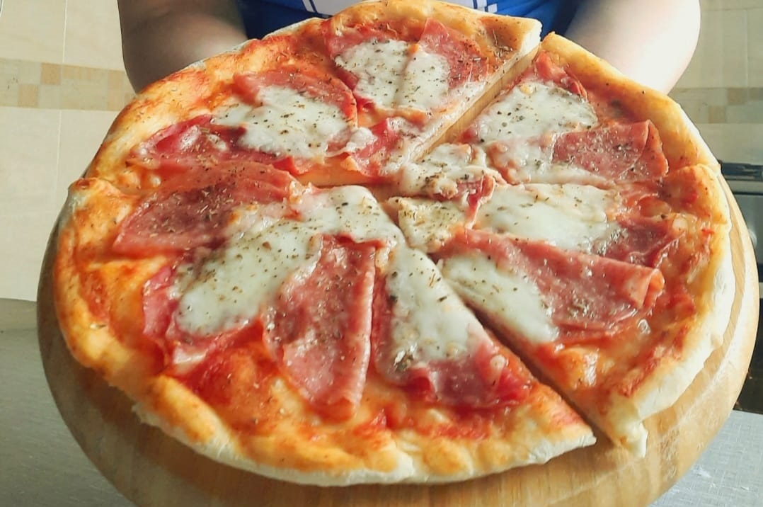 "გამოდის 4 ცალი საშუალო ზომის პიცა და არის სასწაულად გემრიელი" - პიცა ...